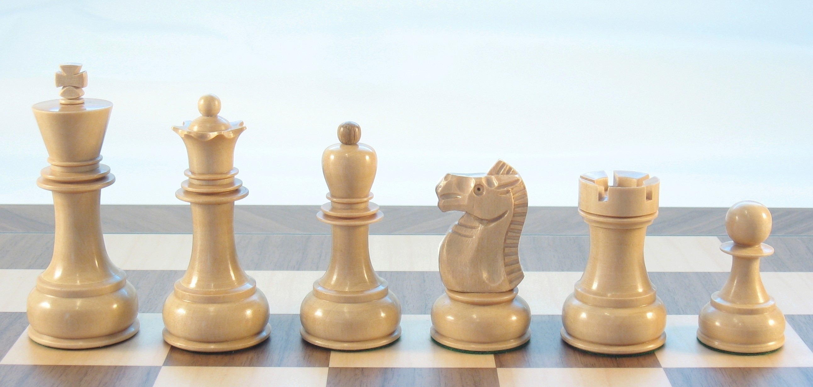PRESIDENT - maple & walnut - chess pieces