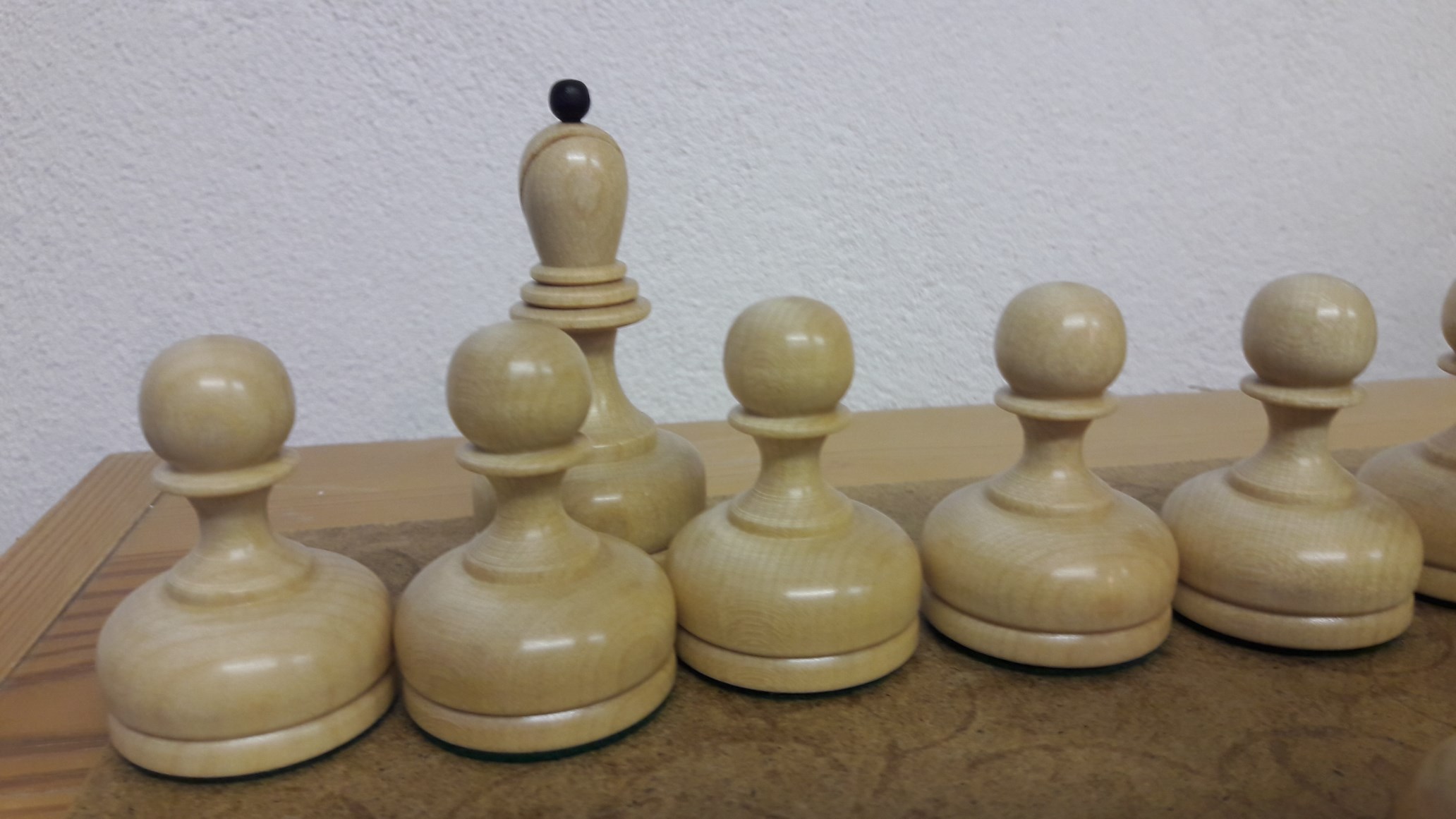 1961 SOVIET CHAMPIONSHIP TAL - maple & walnut - chess pieces