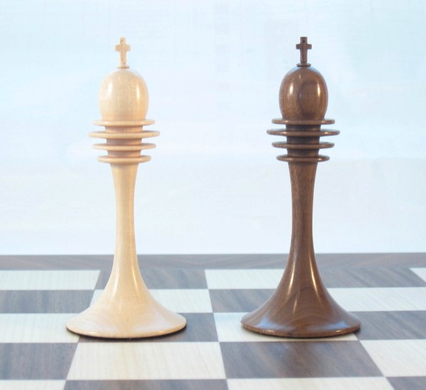 * DEVIN * maple & walnut chess set designed by Oskar Kogoj